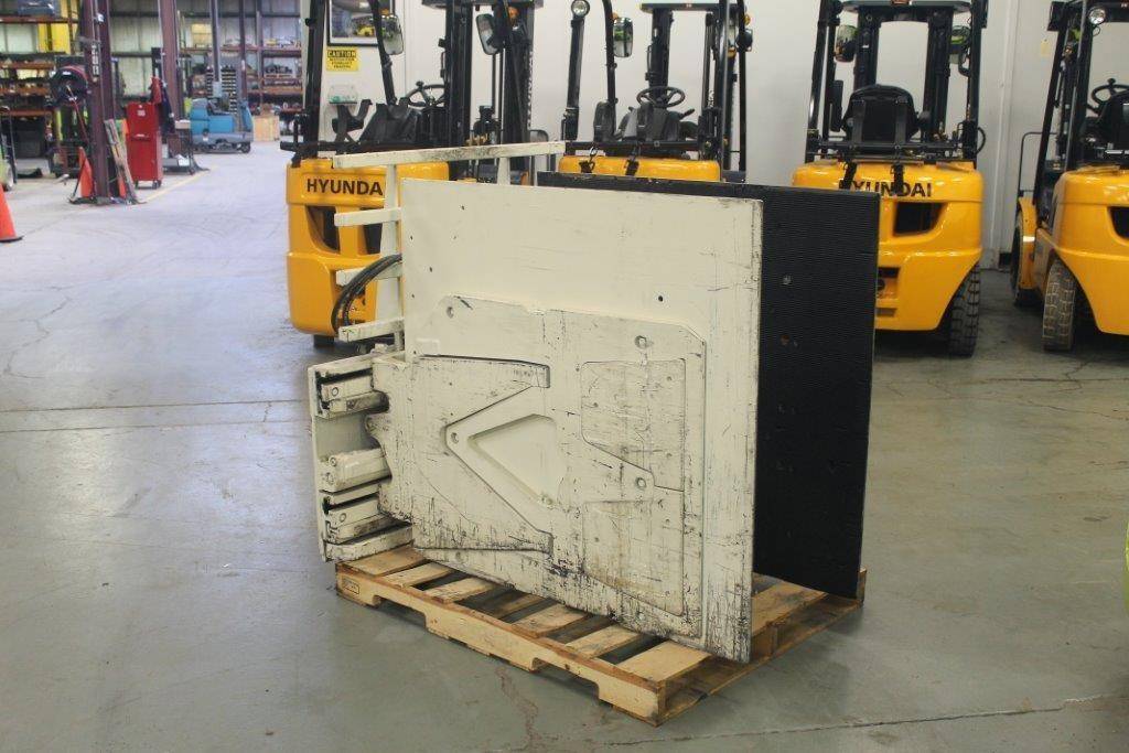 2010 Cascade 25D-CCS-350 Carton Clamps