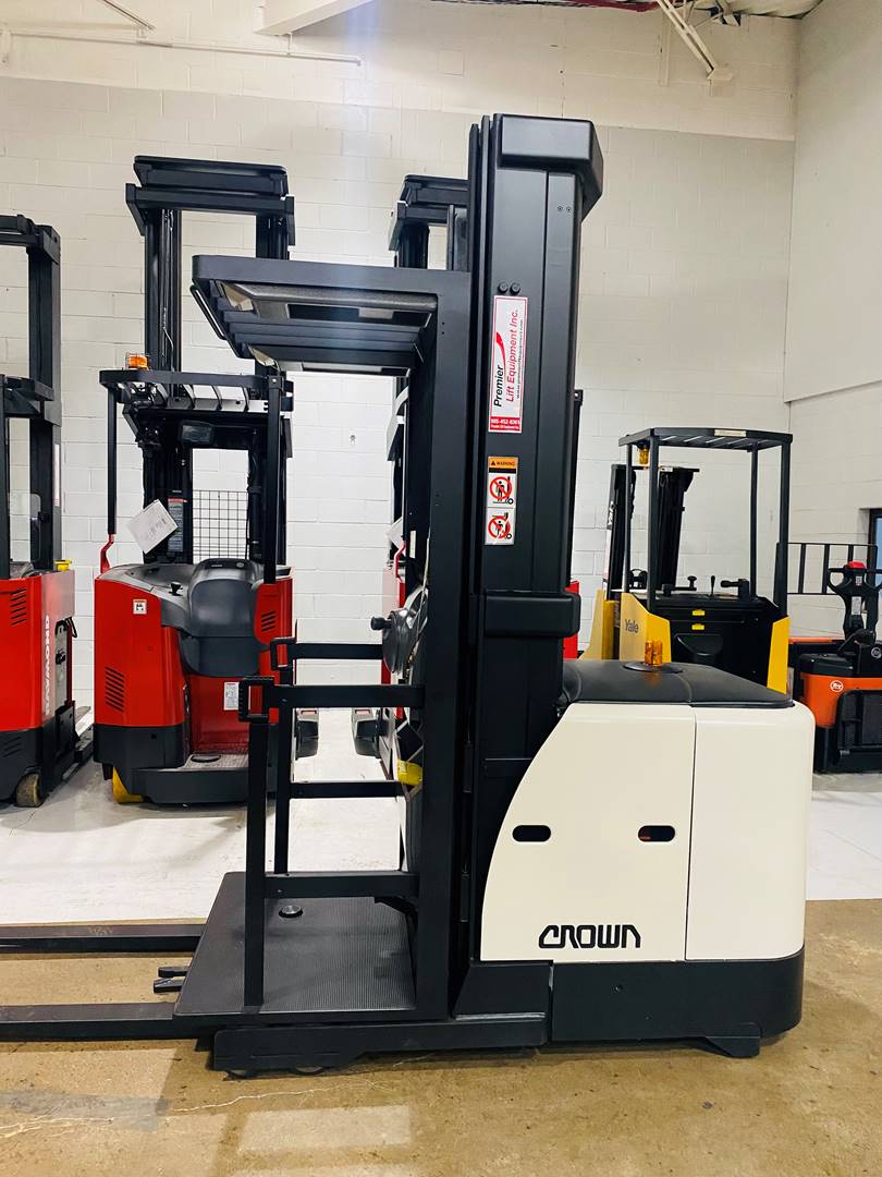 2004 Electric Crown Electric Order Picker | Eliftruck
