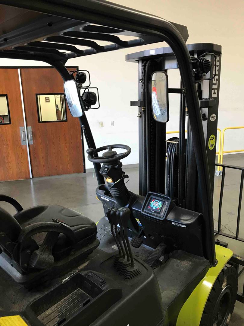 2019 LP Gas Clark S25L Pneumatic Tire 4 Wheel Sit Down