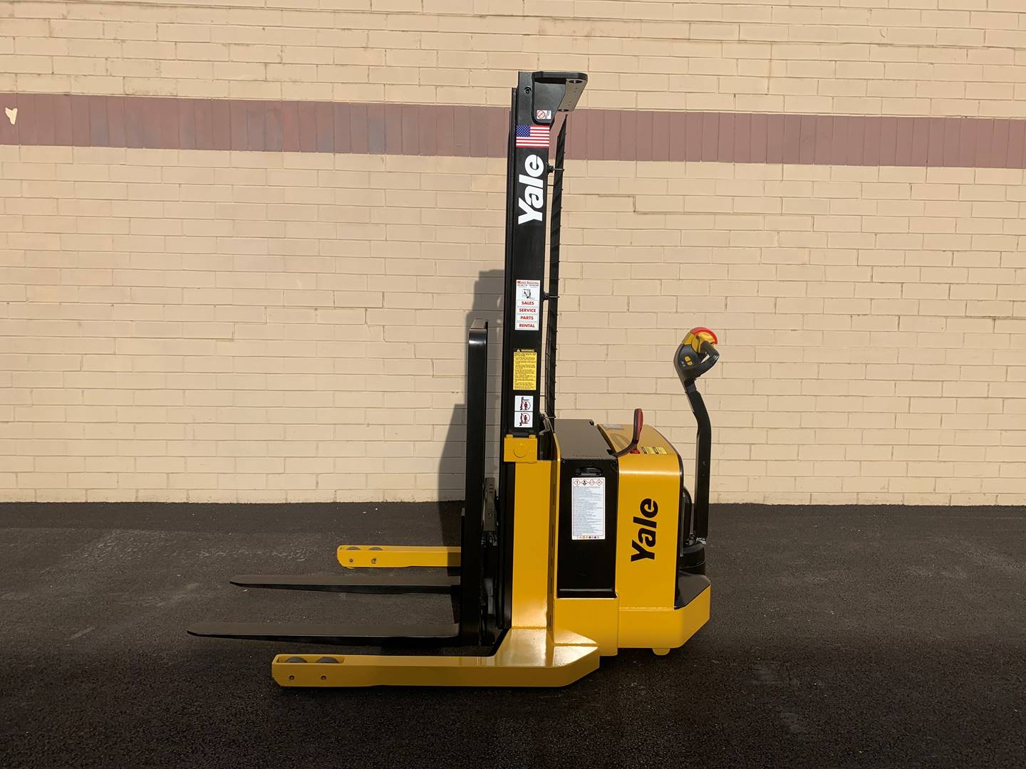 2014 Electric Yale MSW040SFN24TV087 Electric Walkie Straddle Stacker