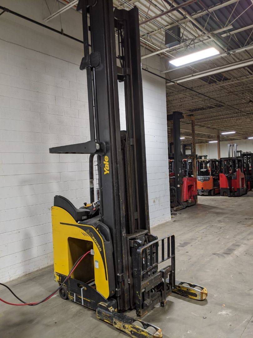 2014 Electric Yale NDR035EB Electric Narrow Aisle Double Reach
