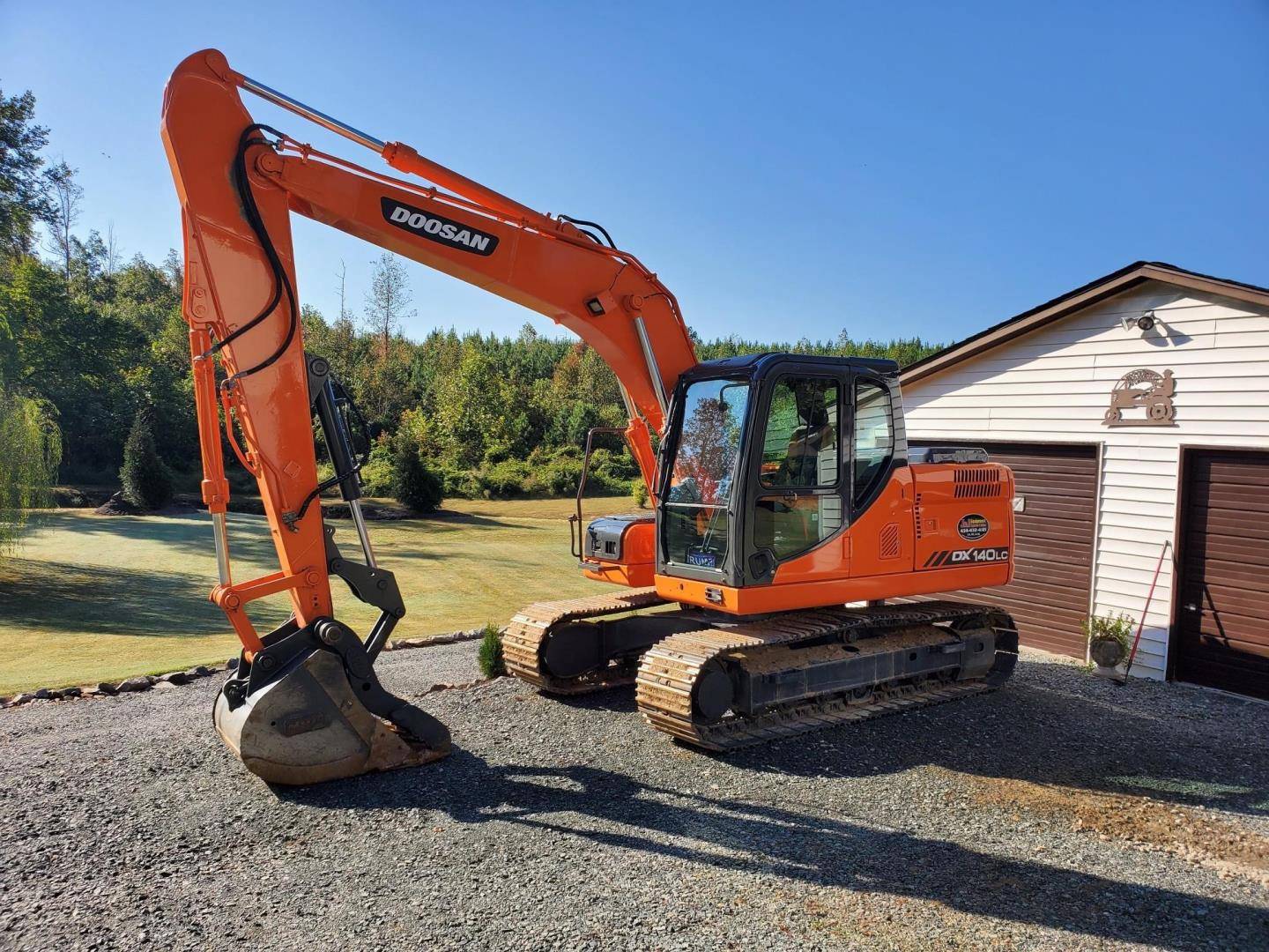 2012 Doosan DX140 LC Earth Moving and Construction