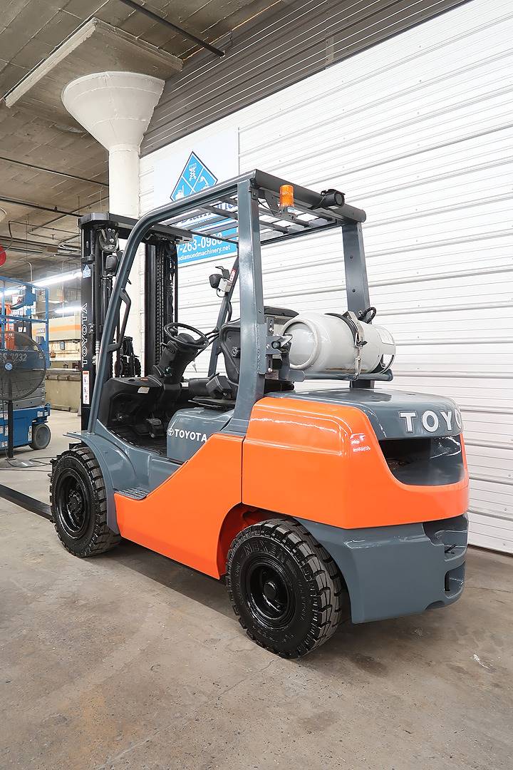 2015 LP Gas Toyota 8FGU30 Pneumatic Tire 4 Wheel Sit Down