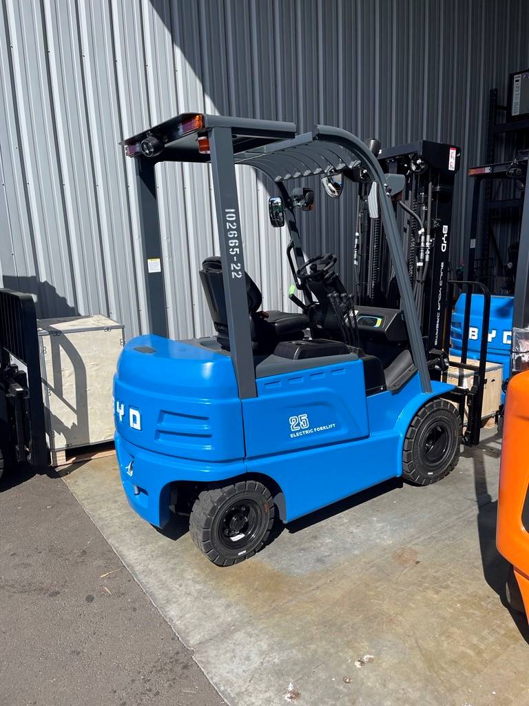 2023 Electric BYD Pneumatic Tire 4 Wheel Sit Down | Eliftruck