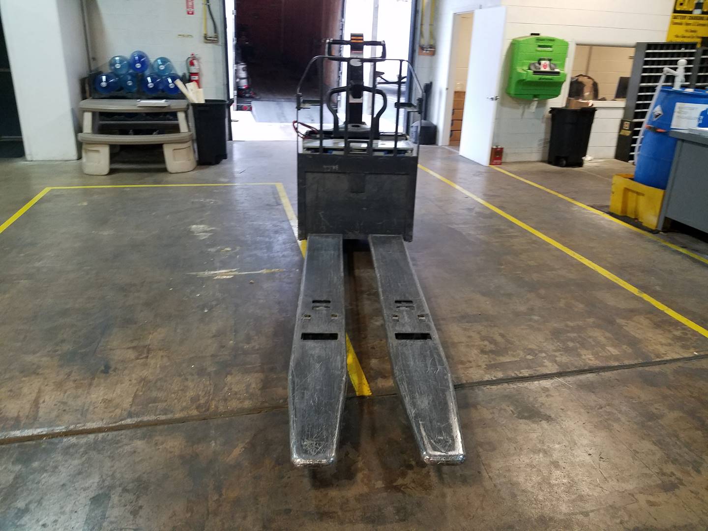 2005 Electric Crown PE4000-60 Electric Walkie/Rider Pallet Jack