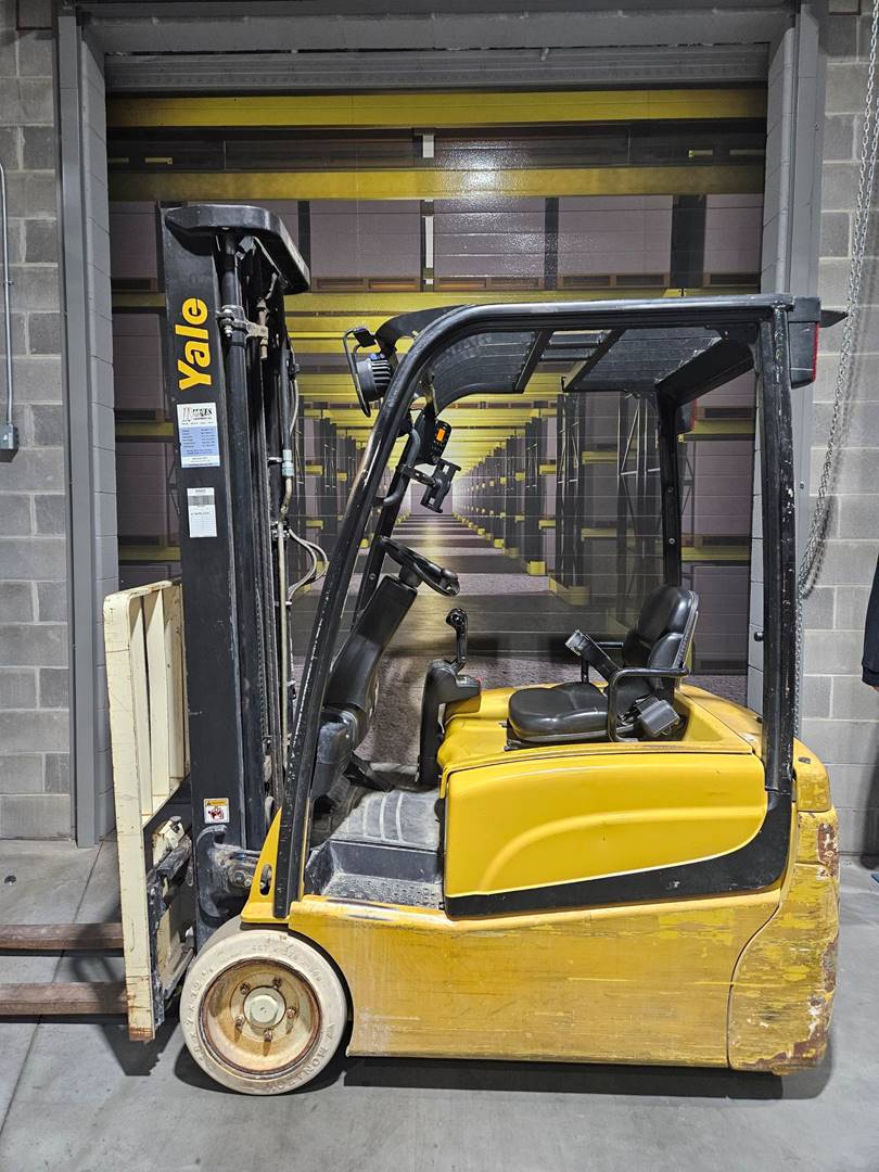 2015 Electric Yale Electric 3 Wheel Sit Down | Eliftruck