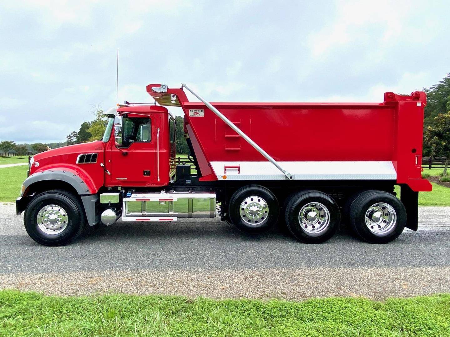 2019 Mack GRANITE 64FR Trucks and Trailers