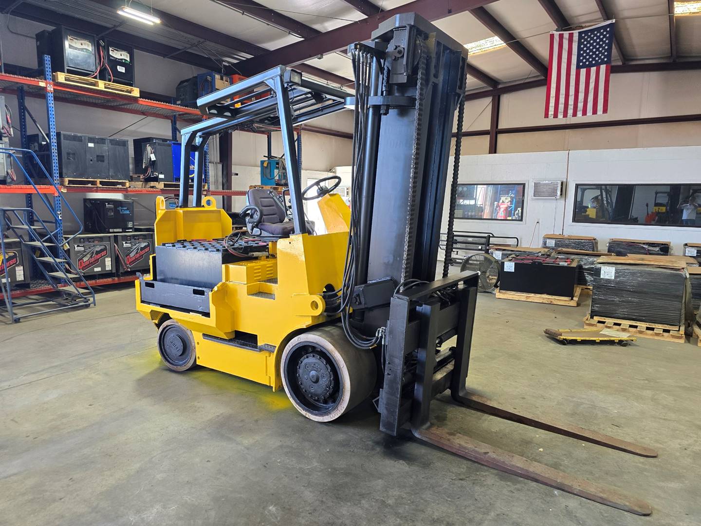 2000 Electric Hoist Liftruck Electric 4 Wheel Sit Down | Eliftruck