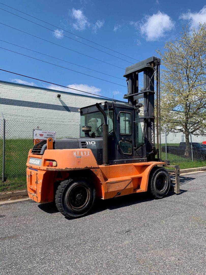 2011 Diesel Doosan D110S-5 Pneumatic Tire 4 Wheel Sit Down