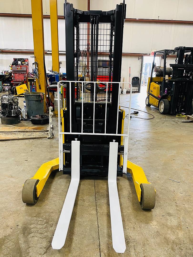 2013 Electric Yale MRW030 Electric Walkie Straddle Stacker Reach