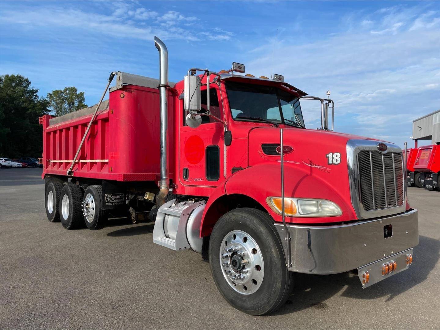 2005 Diesel Peterbilt Trucks and Trailers | Eliftruck