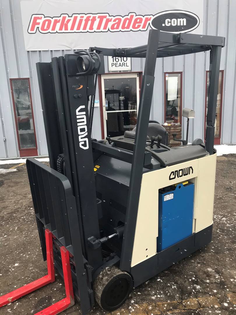 LP Gas Crown RC3020-40 Electric Narrow Aisle Single Reach