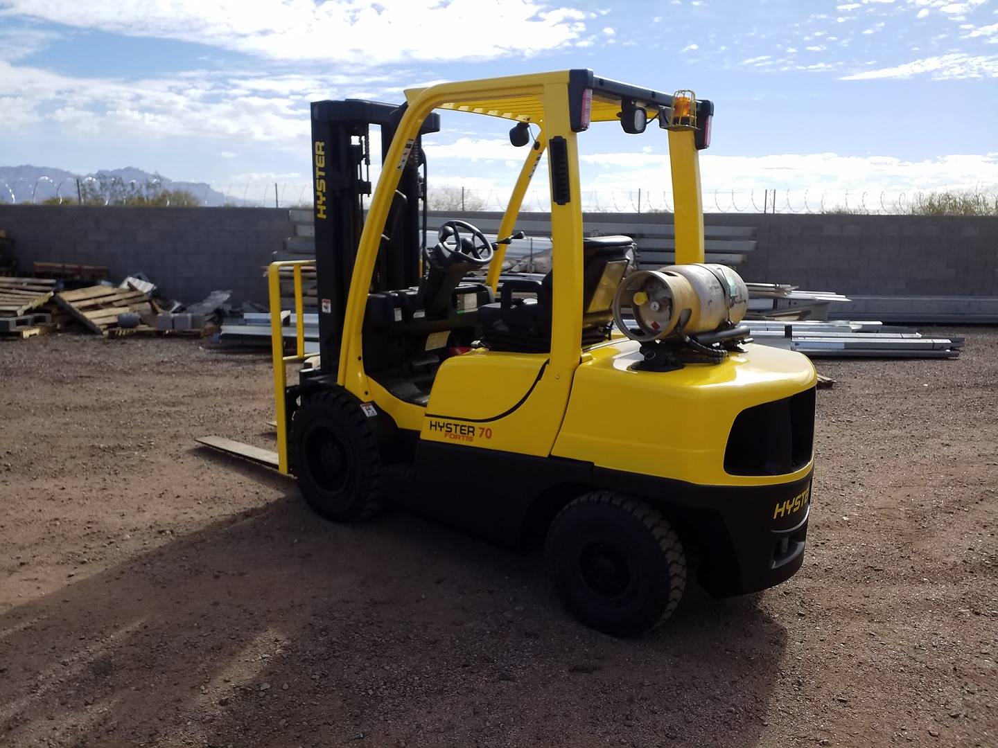 2014 LP Gas Hyster H70FT Pneumatic Tire 4 Wheel Sit Down