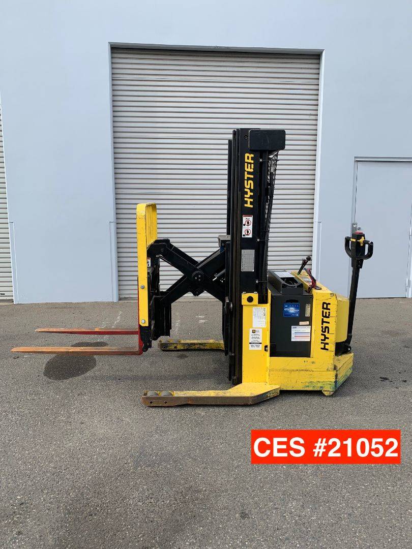 Hyster W30ZR Electric Walkie Straddle Stacker Reach