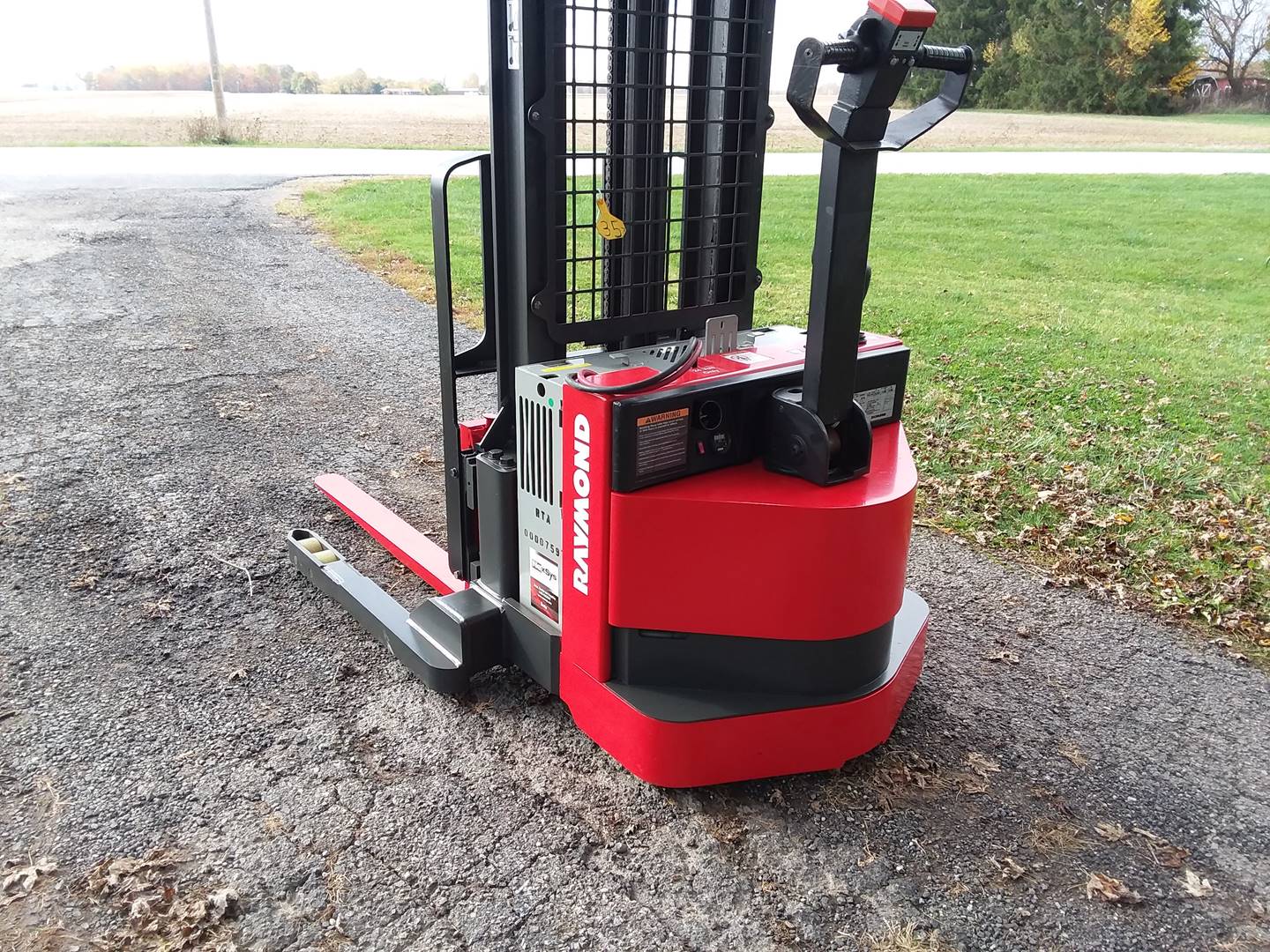 2009 Electric Raymond RSS40 Electric Walkie Straddle Stacker