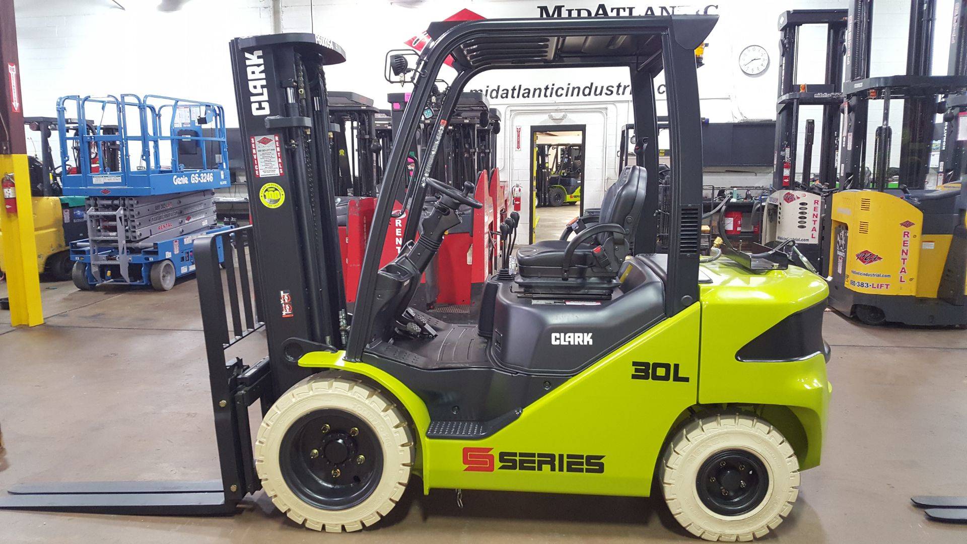 2019 LP Gas Clark S30 Pneumatic Tire 4 Wheel Sit Down