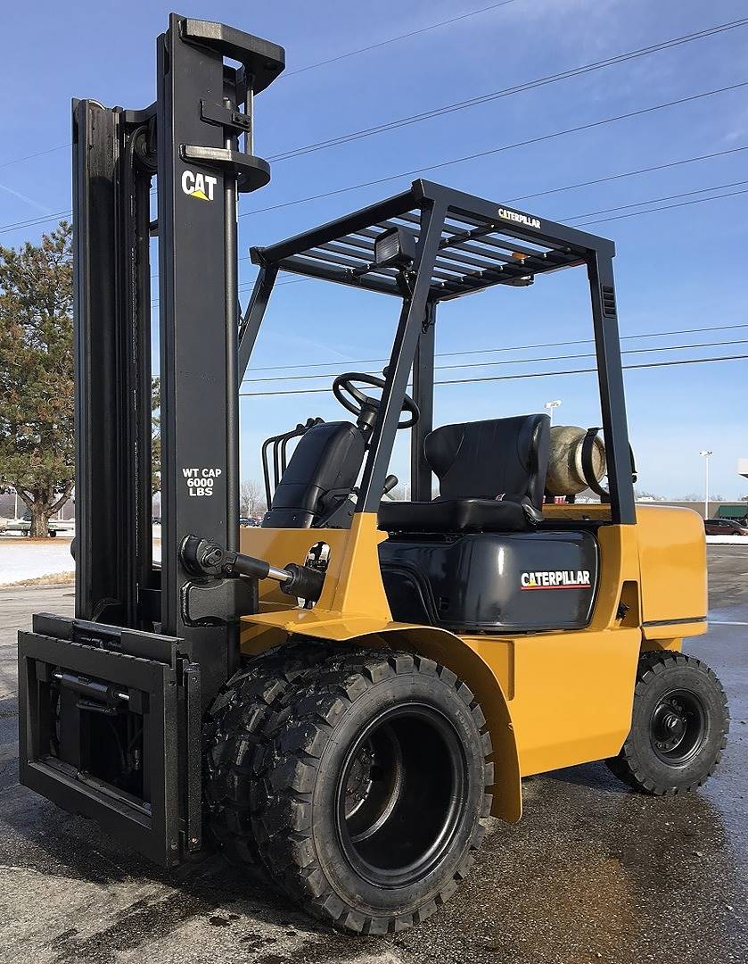 2001 LP Gas Cat GP30K Pneumatic Tire 4 Wheel Sit Down