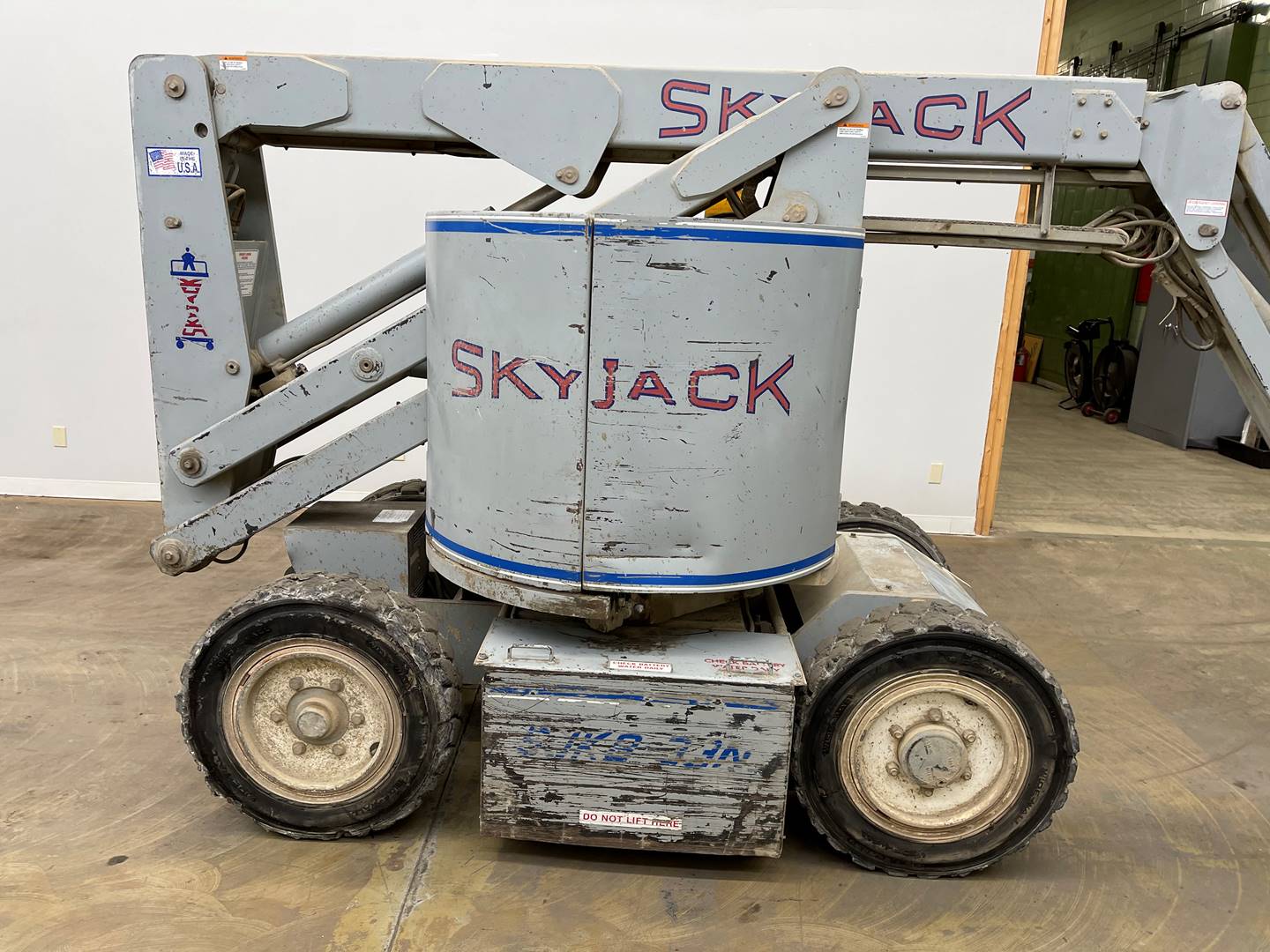 1998 Electric Skyjack SJKB-33N Articulated Boom