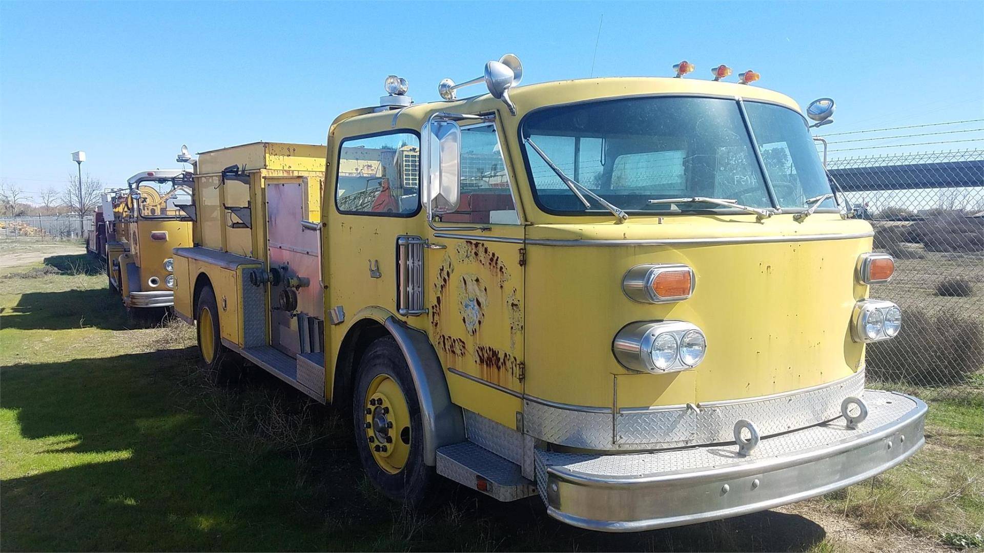 1980 PUMPER Trucks and Trailers