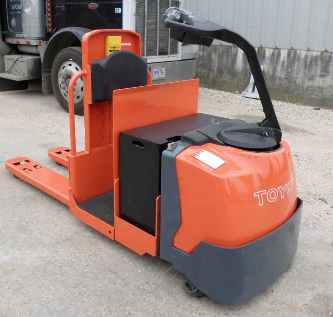 2013 Electric Toyota 8HBC30 Electric Walkie Stand Up Center Control