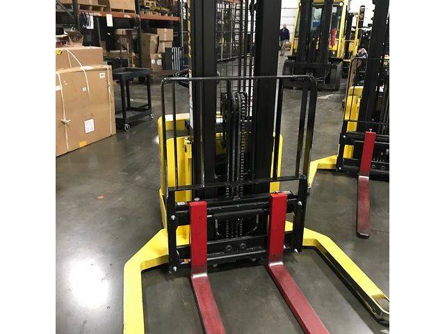 2017 Electric Hyster W40ZA Electric Walkie Straddle Stacker