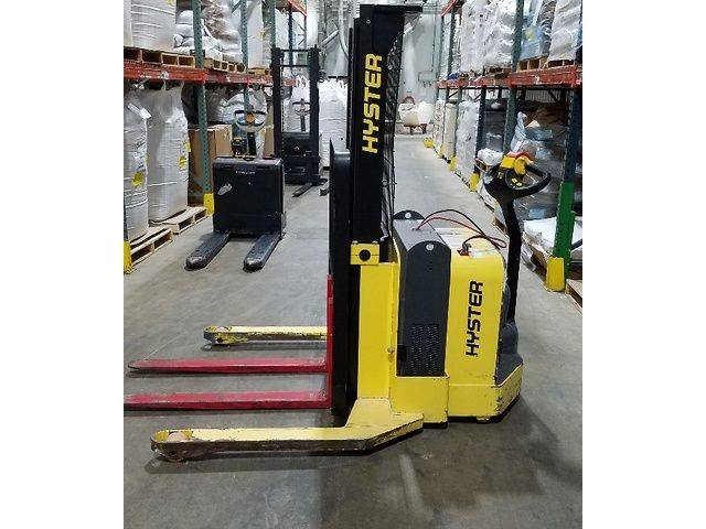 2014 Electric Hyster W30ZA Electric Walkie Straddle Stacker