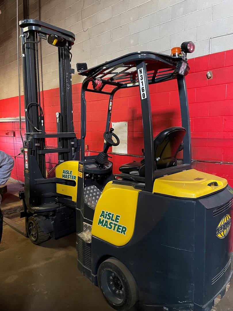 A wide selection of Aisle-Master 33NE Forklifts with 5 in stock and ...