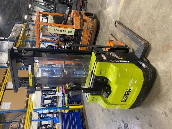 2016 Electric Clark SSX16 Electric Walkie Straddle Stacker