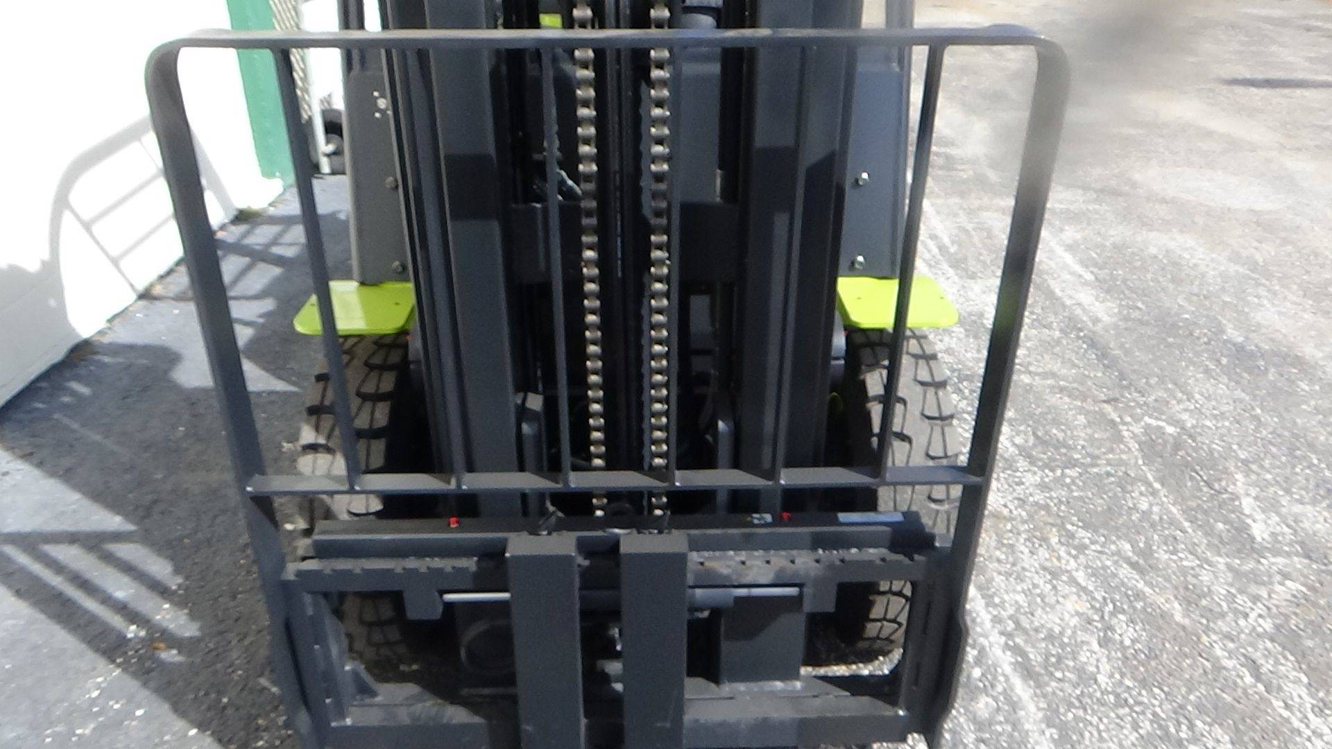 LP Gas Clark GTS25 Pneumatic Tire 4 Wheel Sit Down