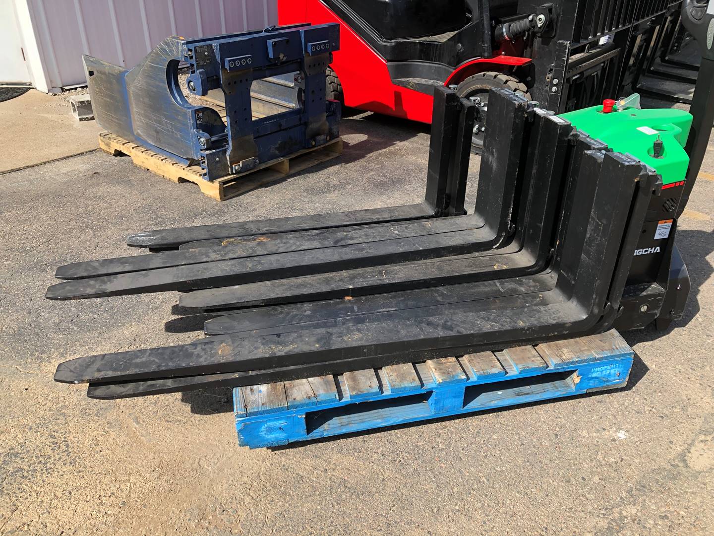 A wide selection of Cascade Forklift attachments with 19 in stock and ...