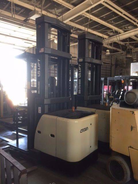 Electric Crown SP3000 Electric Order Picker