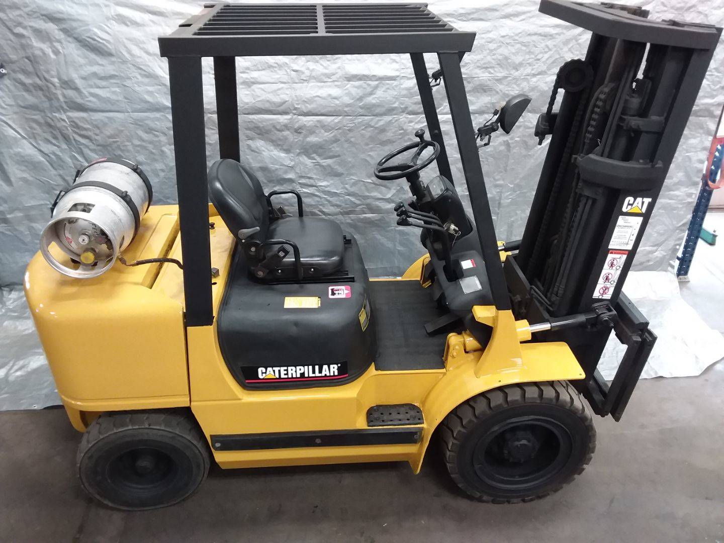 2000 LP Gas Cat GP30K Pneumatic Tire 4 Wheel Sit Down