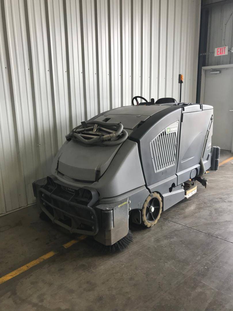 2014 Electric Advance CS7000 Rider Sweeper/Scrubbers