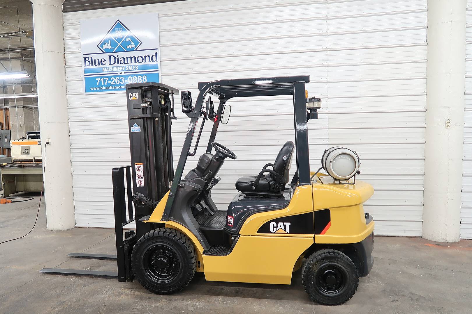 2012 LP Gas Cat 2P5000 Pneumatic Tire 4 Wheel Sit Down