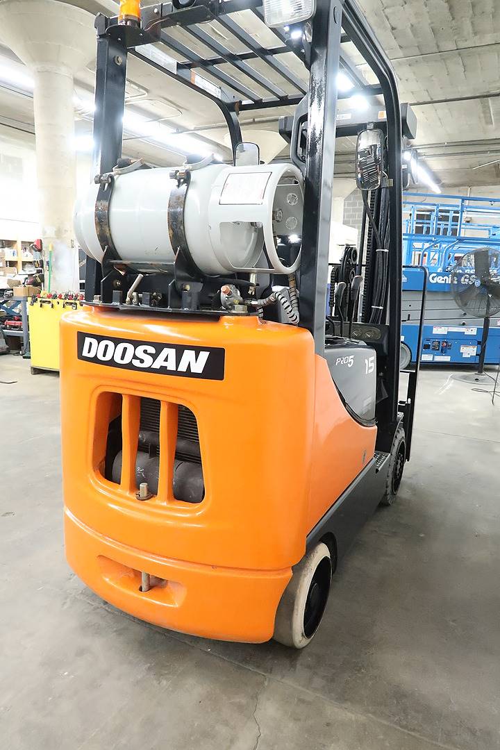 2013 LP Gas Doosan GC15S-5 Cushion Tire 4 Wheel Sit Down (Indoor Warehouse)