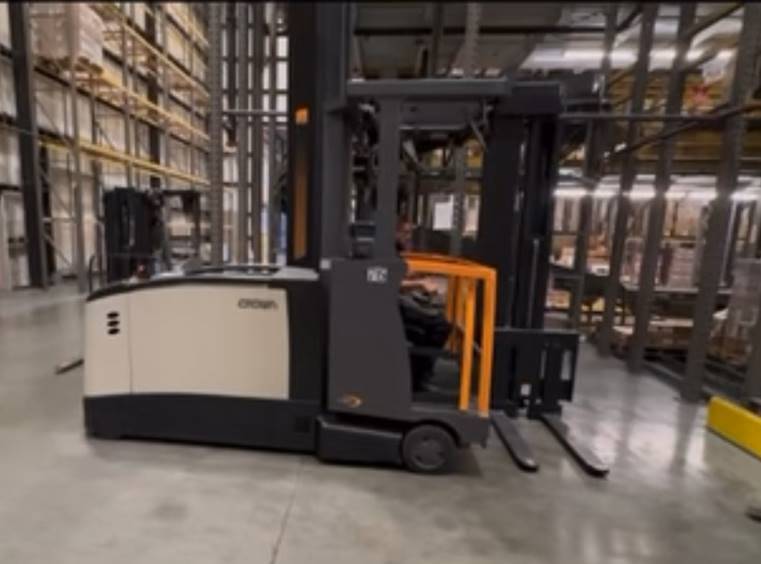 2021 Electric Crown Electric Man Up Swing Reach Turret | Eliftruck
