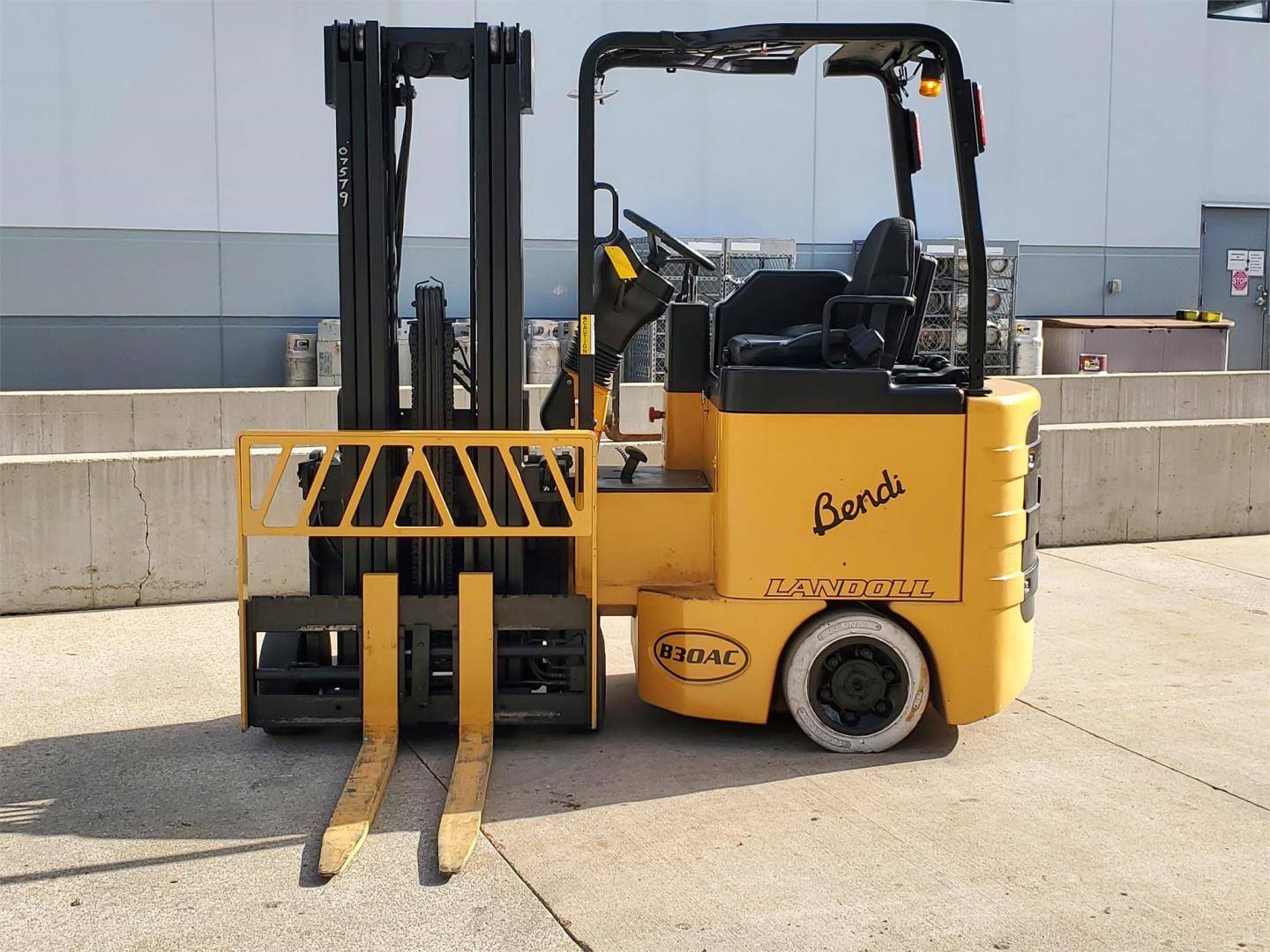 2013 Electric Bendi B30/42E-180D Multi Directional IC & Electric ...