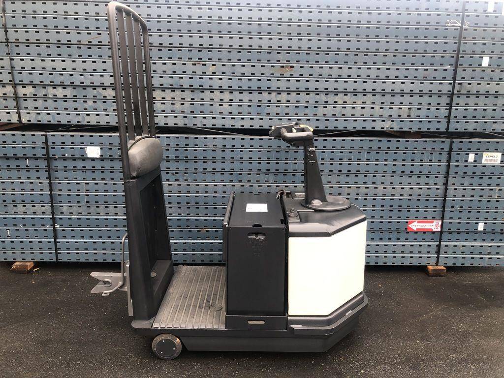 A wide selection of Crown Tow tractors with 12 in stock and available ...