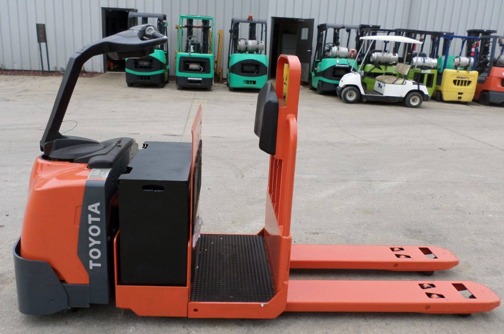 2013 Electric Toyota 8HBC30 Electric Walkie Stand Up Center Control