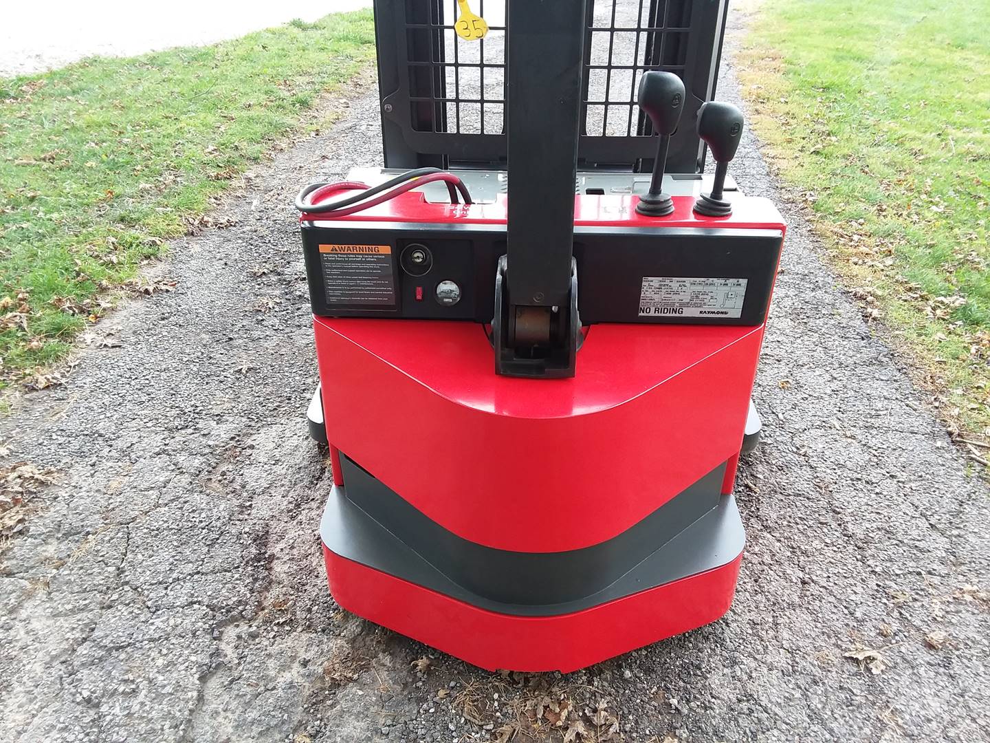 2009 Electric Raymond RSS40 Electric Walkie Straddle Stacker