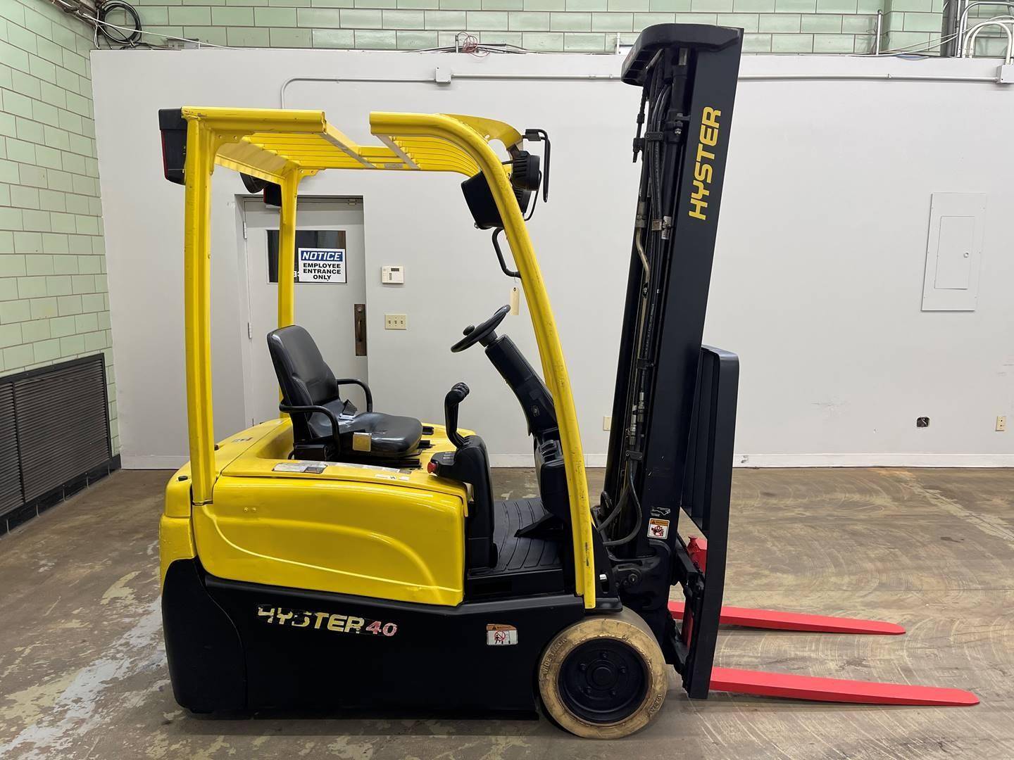 2015 Electric Hyster J40XNT Electric 3 Wheel Sit Down