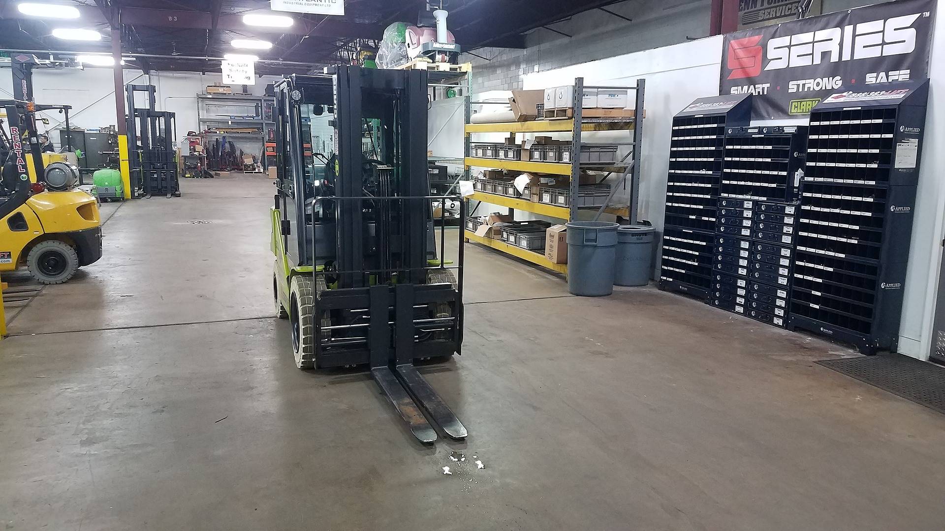 2019 LP Gas Clark S30 Pneumatic Tire 4 Wheel Sit Down