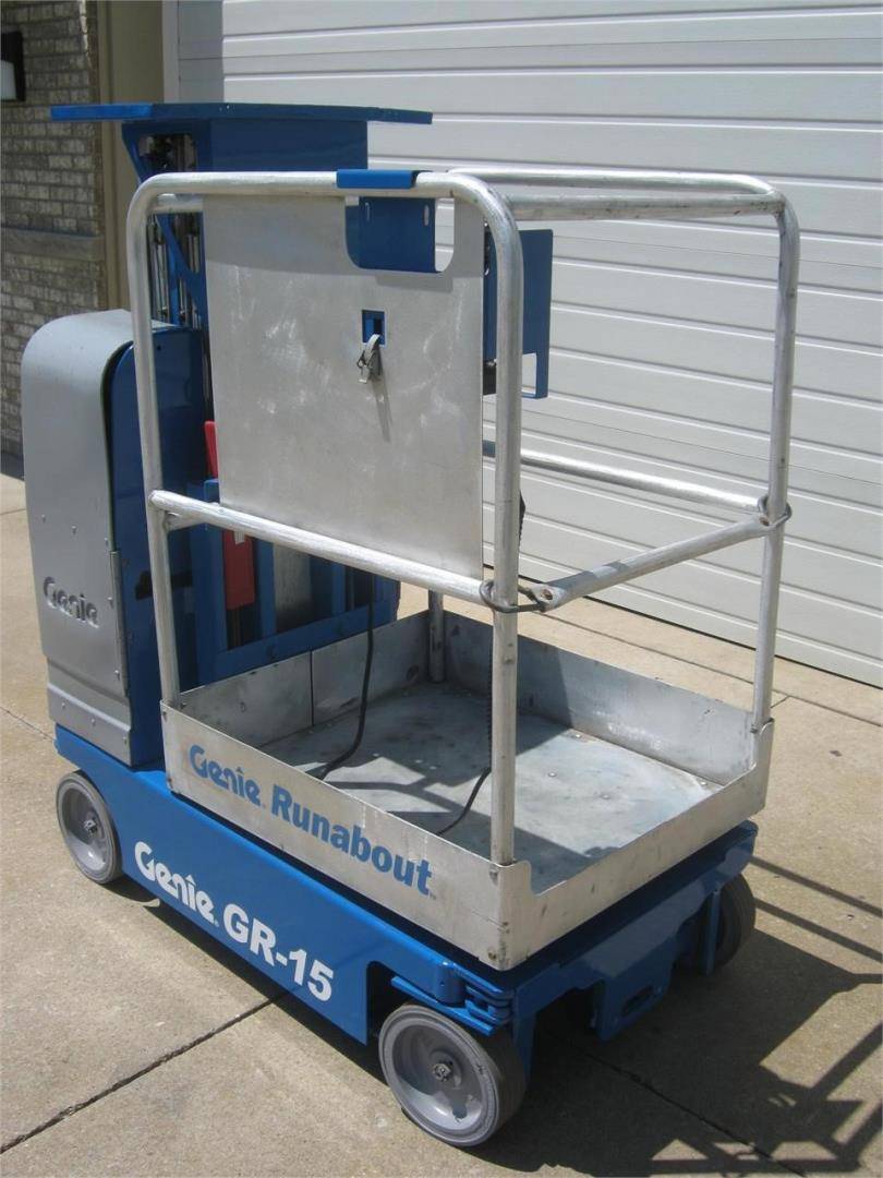 2007 Electric Genie GR15 Aerial Work Platform