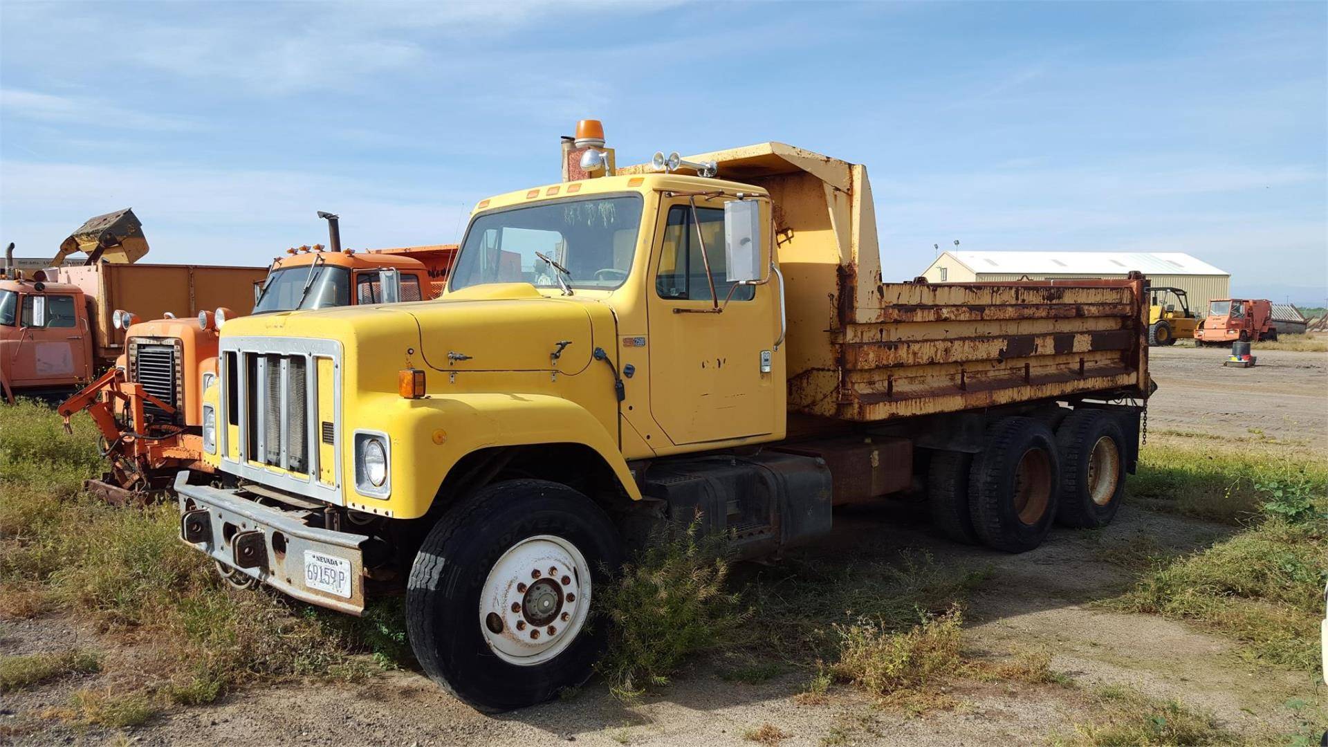 1990 International S2500 Trucks and Trailers