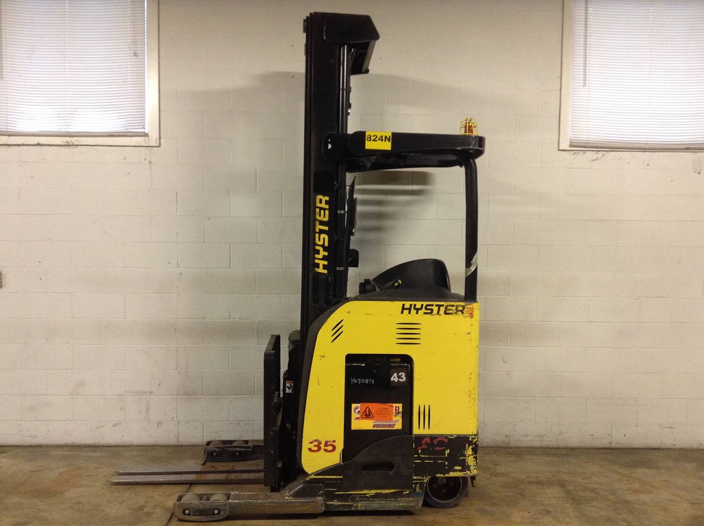 2015 Electric Hyster N35ZR2-16.5 Electric Walkie Straddle Stacker Reach