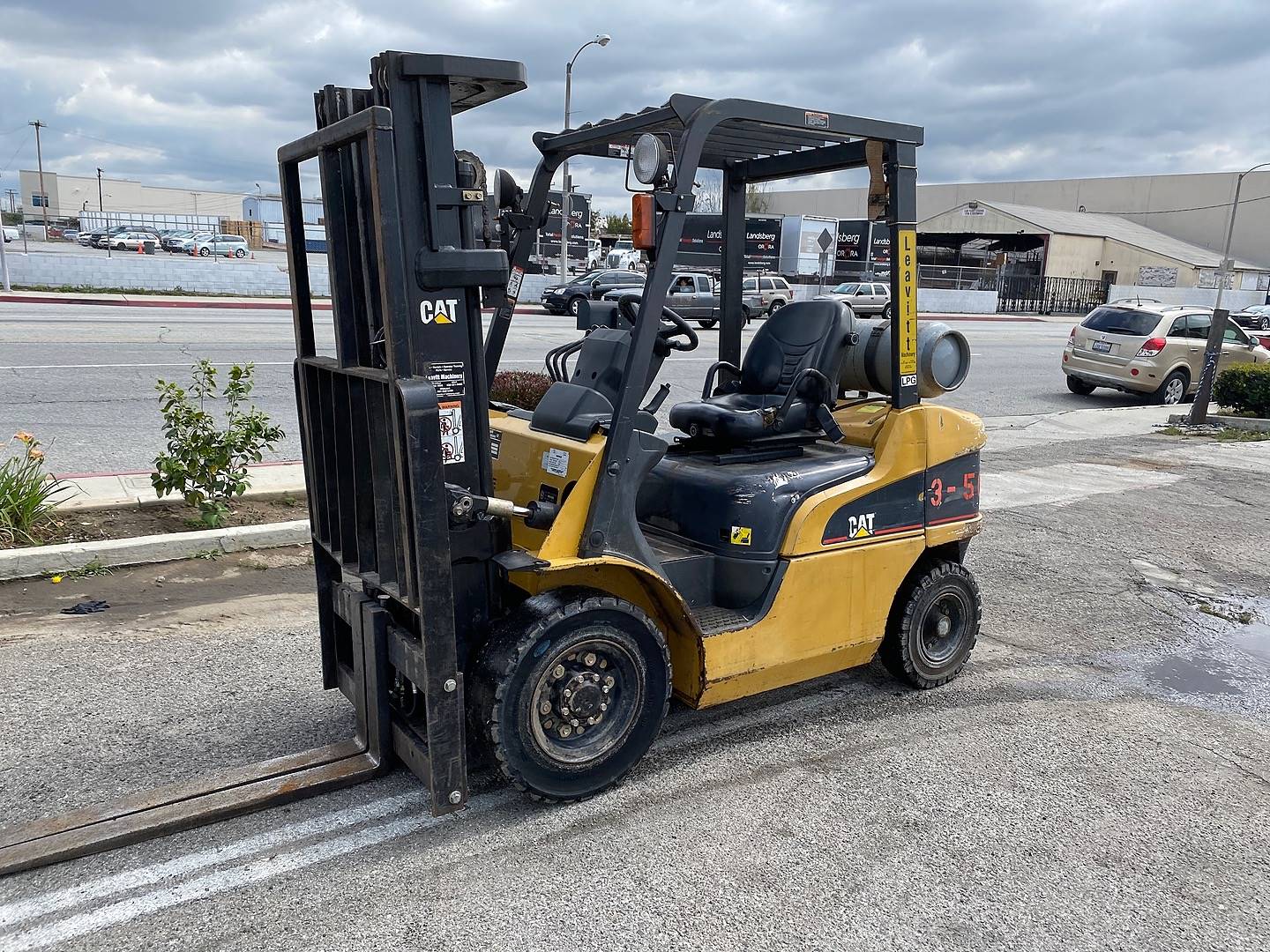 2010 LP Gas Cat P5000 Pneumatic Tire 4 Wheel Sit Down