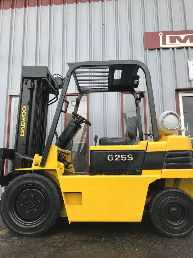 1995 LP Gas Daewoo G25S -2 Pneumatic Tire 4 Wheel Sit Down