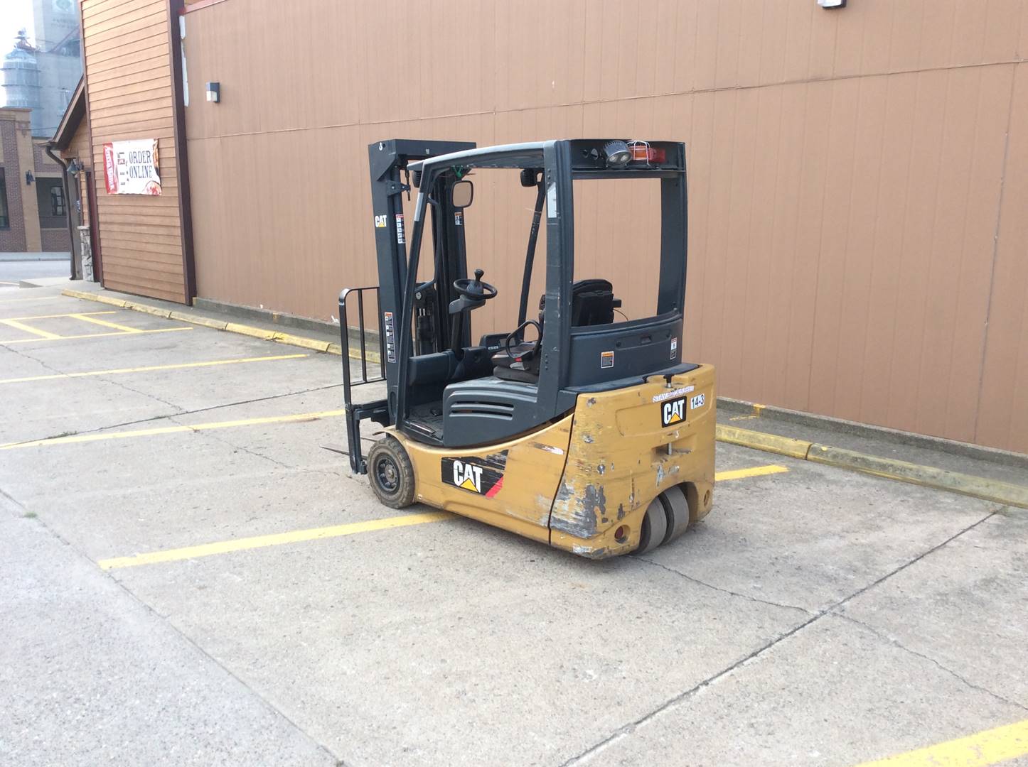 2018 Electric Cat 2ET3000 Electric 3 Wheel Sit Down