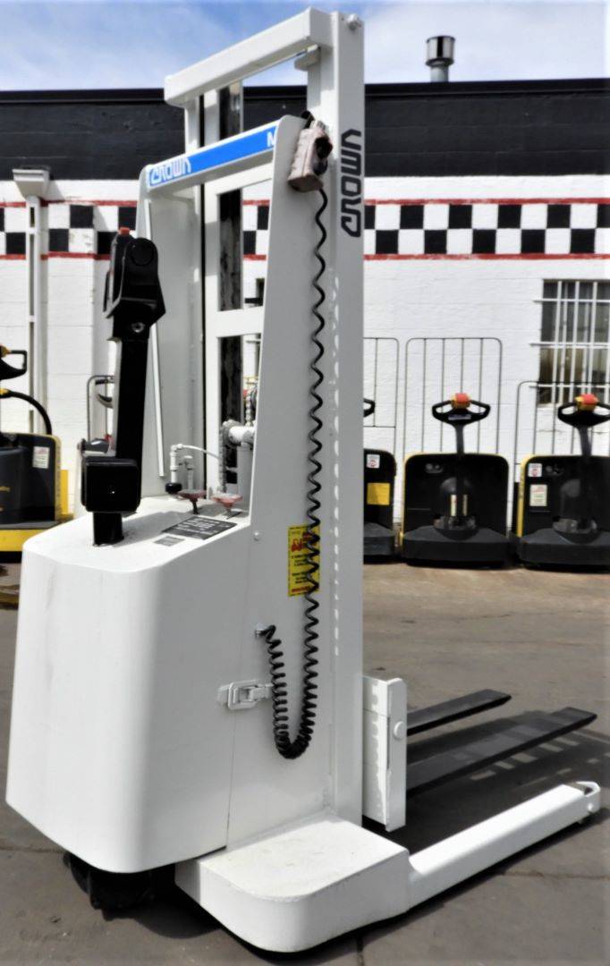 1990 Electric Crown Electric Walkie Straddle Stacker