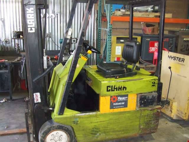 1994 Electric Clark TM20 Electric 3 Wheel Sit Down